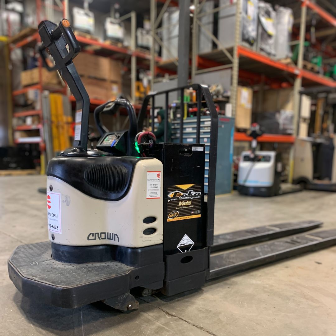 Crown Pallet Truck - 8000 lb - PE4500