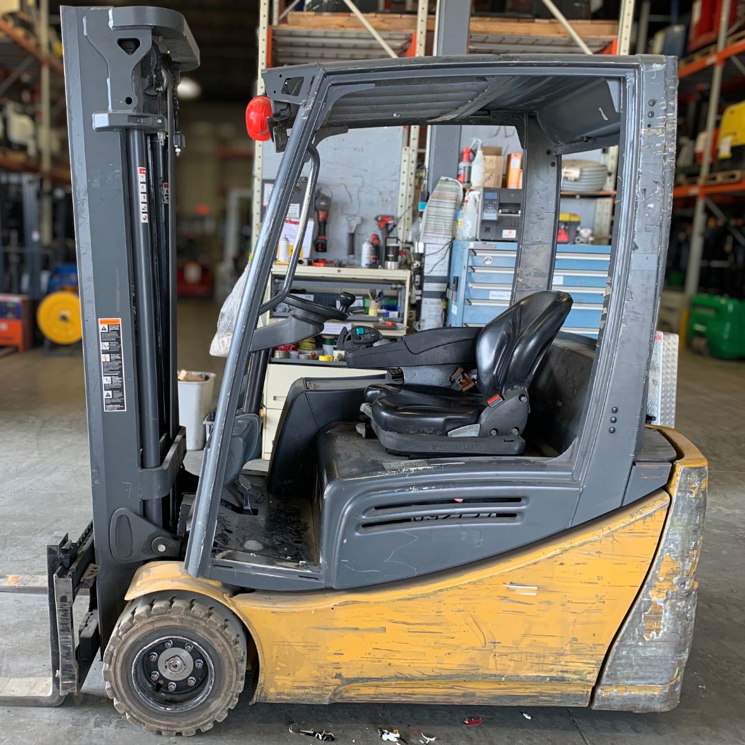 Caterpillar Electric Forklift - 4000 lb - 2ET4000