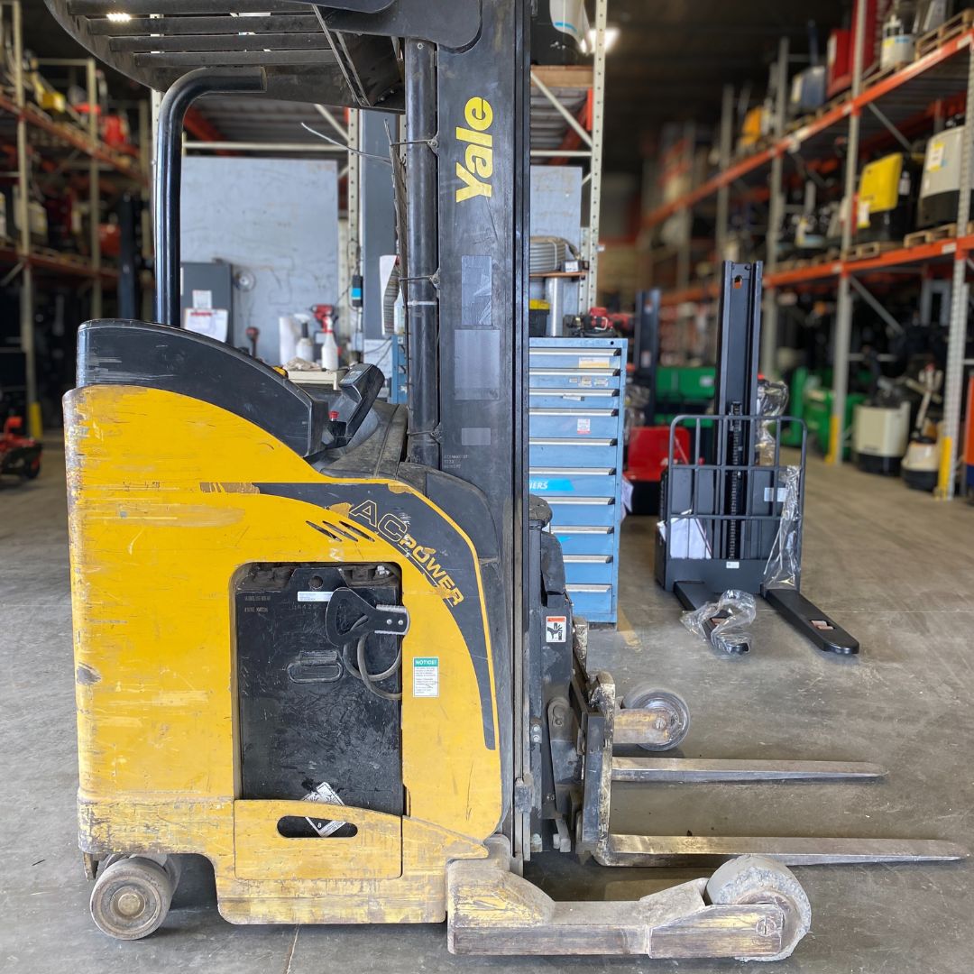 Yale Narrow Aisle Forklift - 4500 lb - NR045