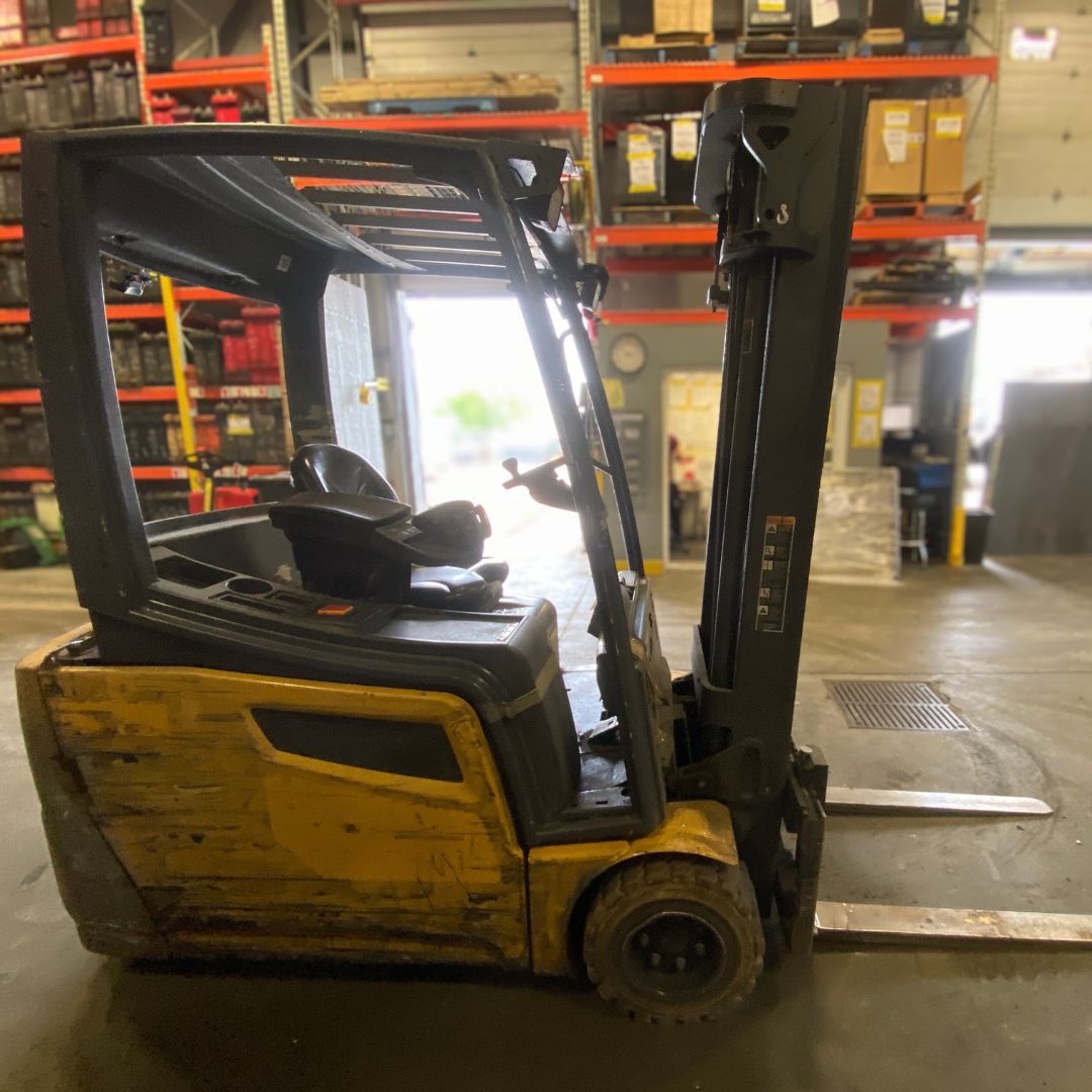Caterpillar Electric Forklift - 4000 lb - 2ET4000