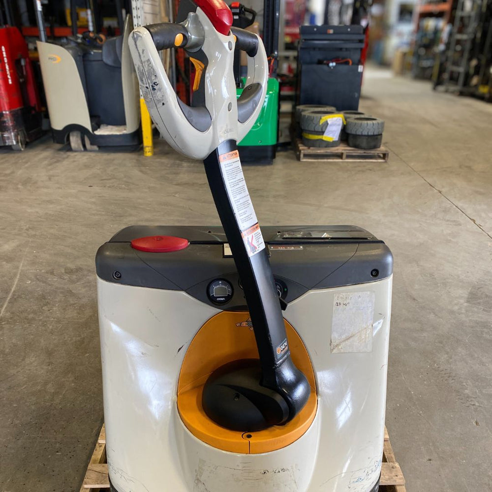 Crown Pallet Truck - 4500 lb - WP3035