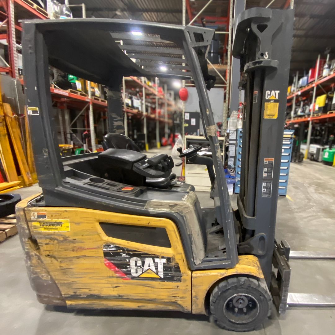 Caterpillar Electric Forklift - 4000 lb - 2ET4000